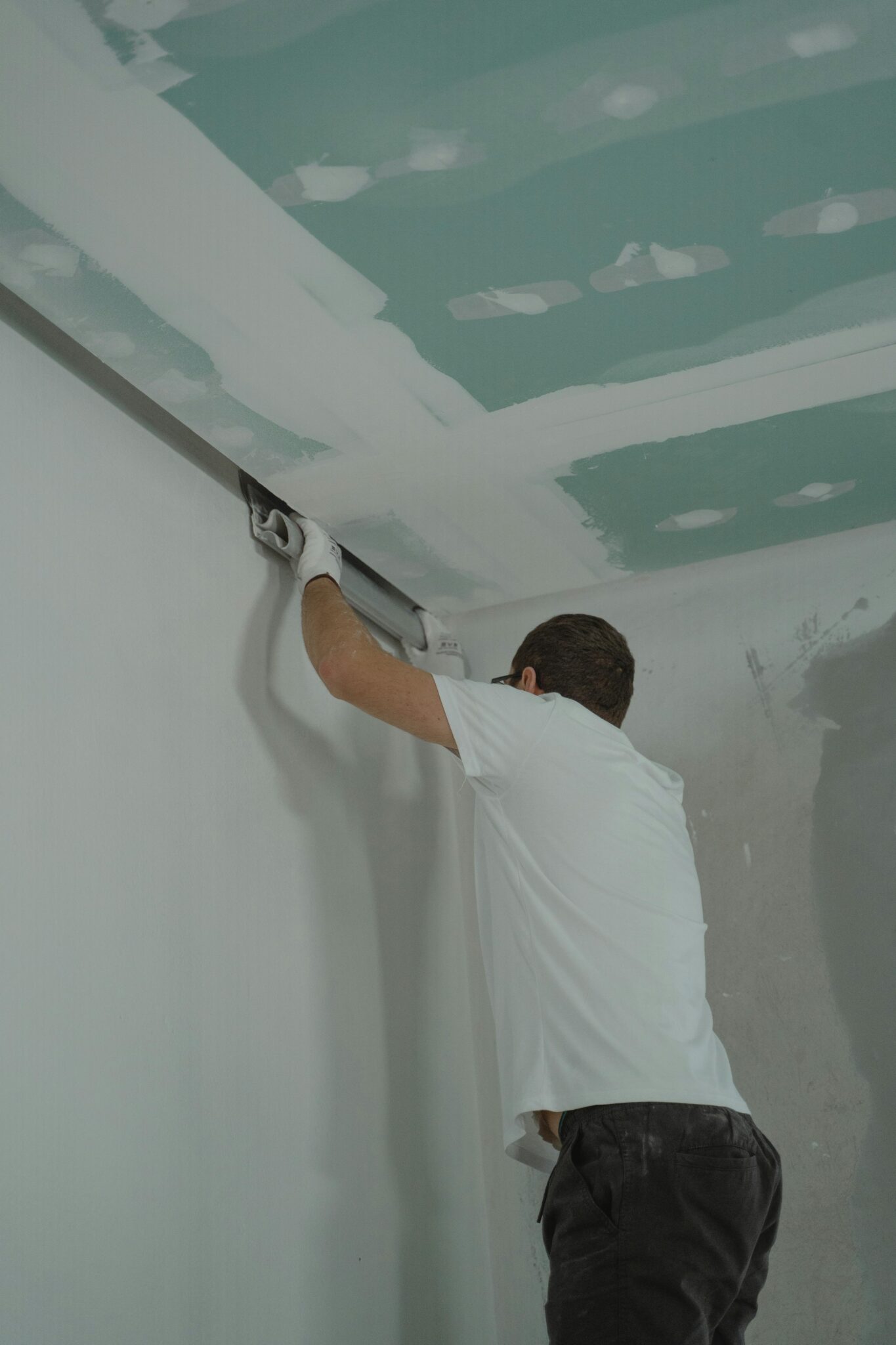 How to Paint New Plaster: The Ultimate Guide to Achieving a Flawless Finish